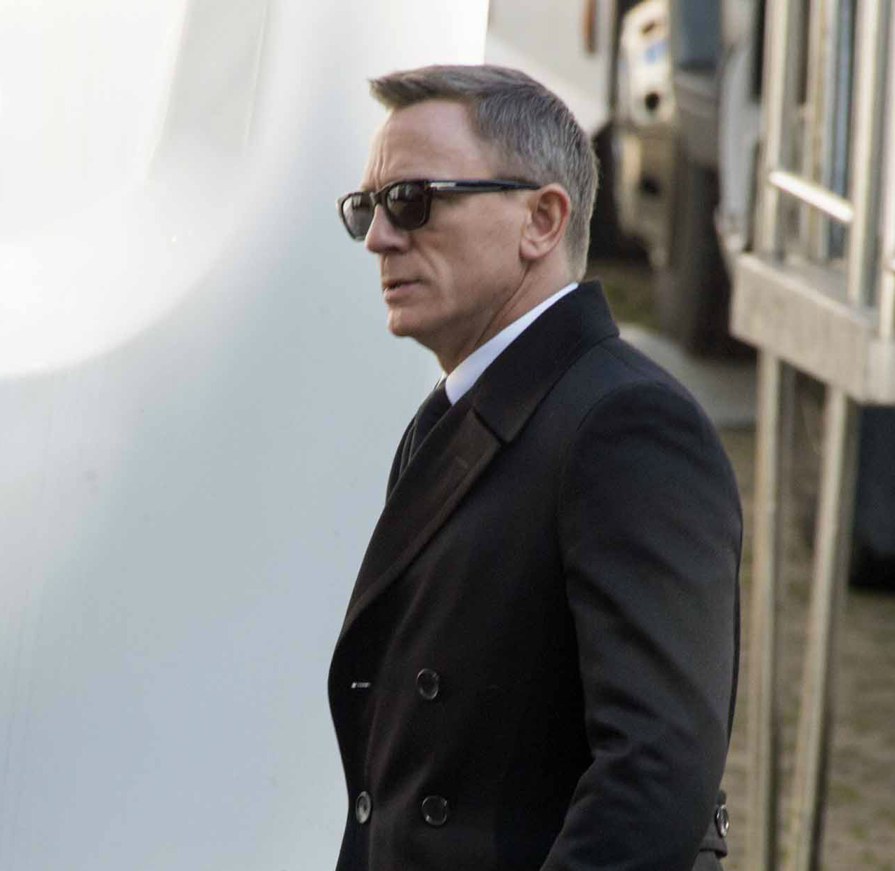 Daniel Craig Haircut : Daniel Craig looks a far cry from James Bond on ... Daniel Craig Haircut : Daniel Craig looks a far cry from James Bond on ...